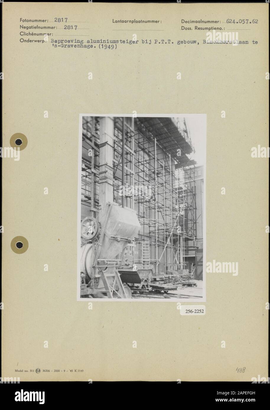 Construction PTT-building in The Hague Description: Trial [test] of an ...