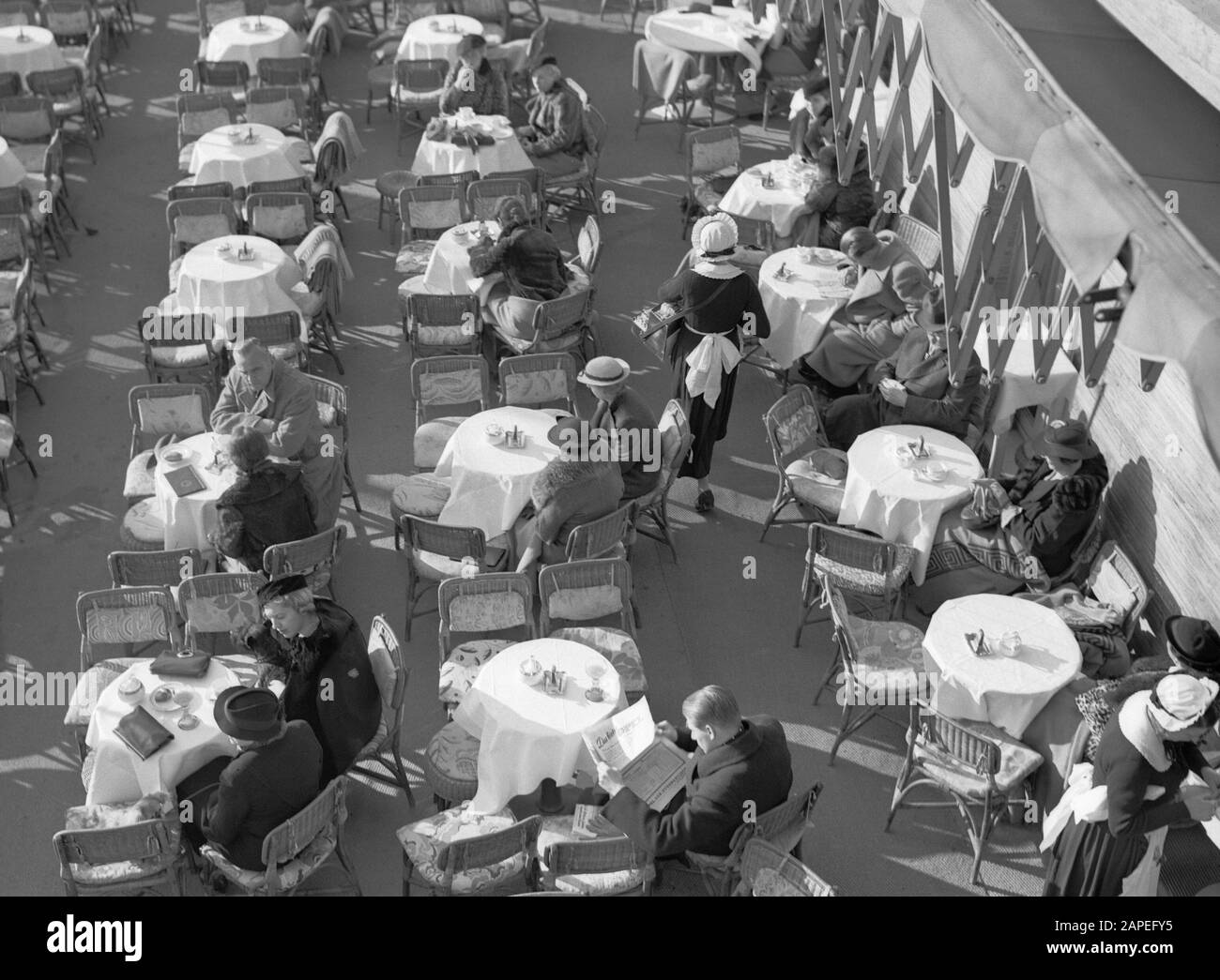 Berlin cafes 1930s hi-res stock photography and images - Alamy