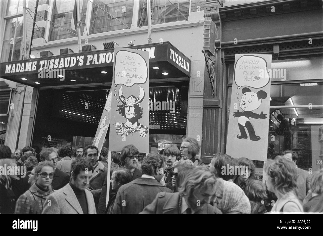 Demonstration of cartoon characters in the Kalverstraat in Amsterdam ...