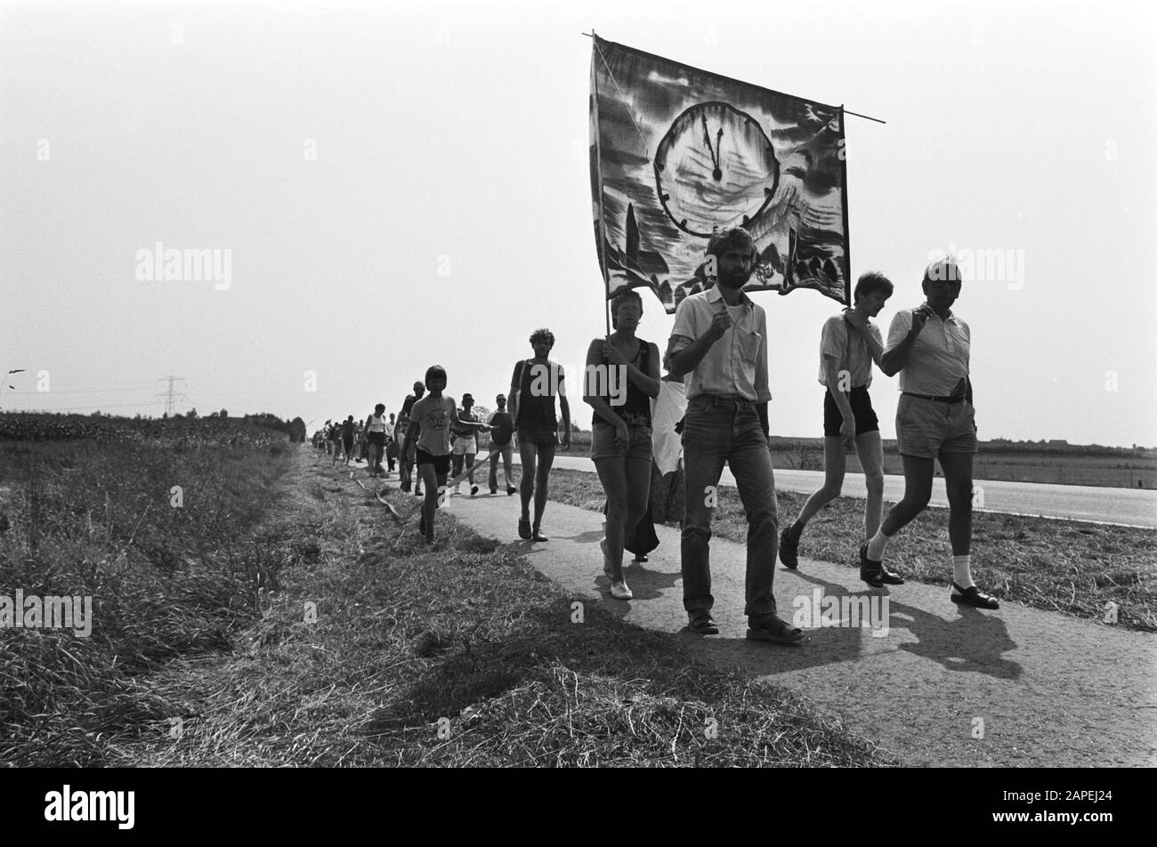 Peace groups hi-res stock photography and images - Alamy