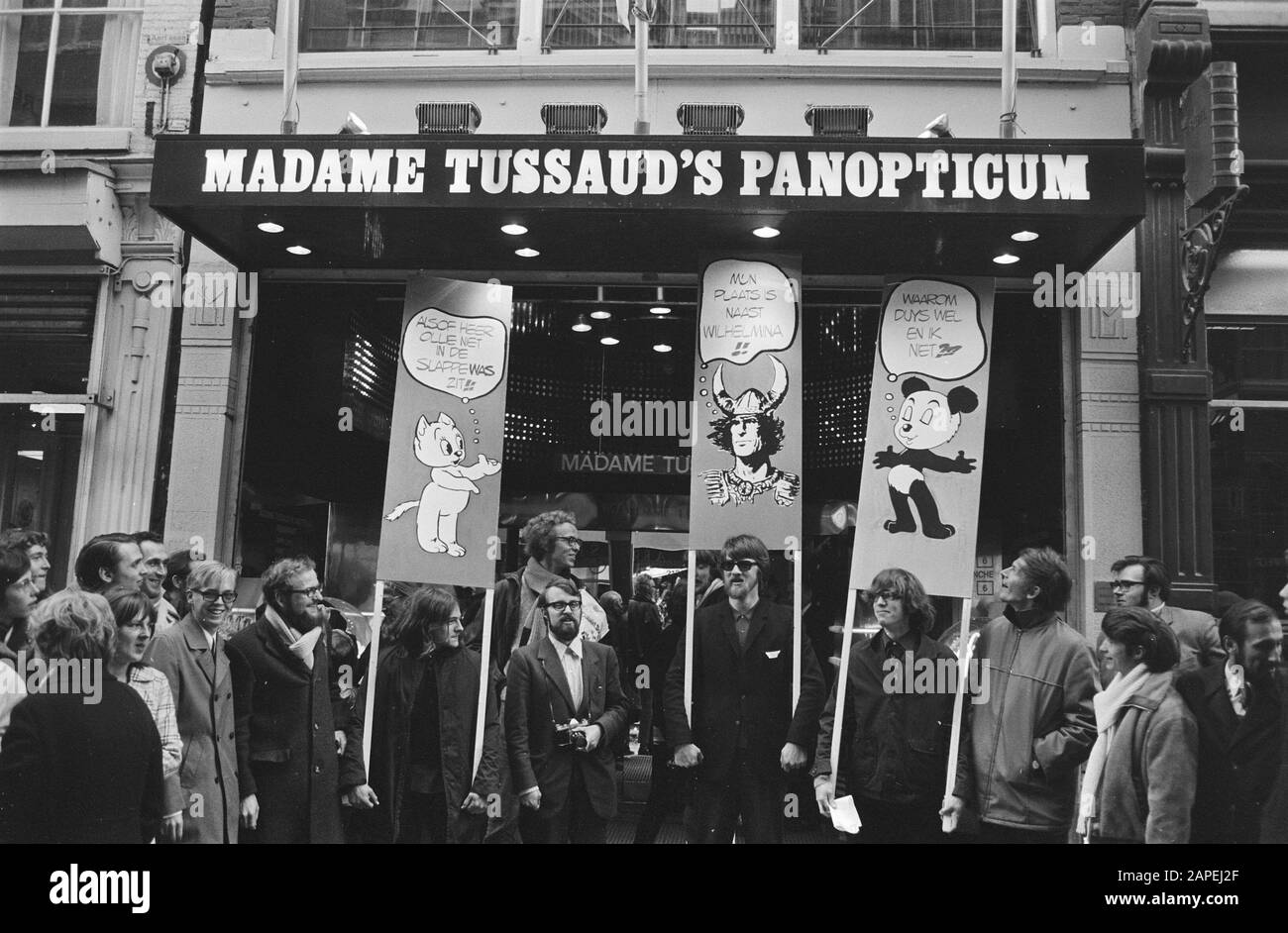 Demonstration of cartoon characters in the Kalverstraat in Amsterdam ...