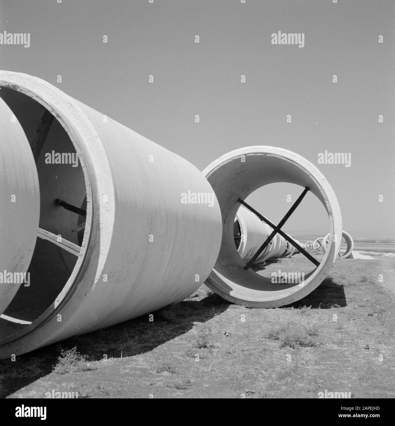 Irrigation 1 Black and White Stock Photos & Images - Alamy