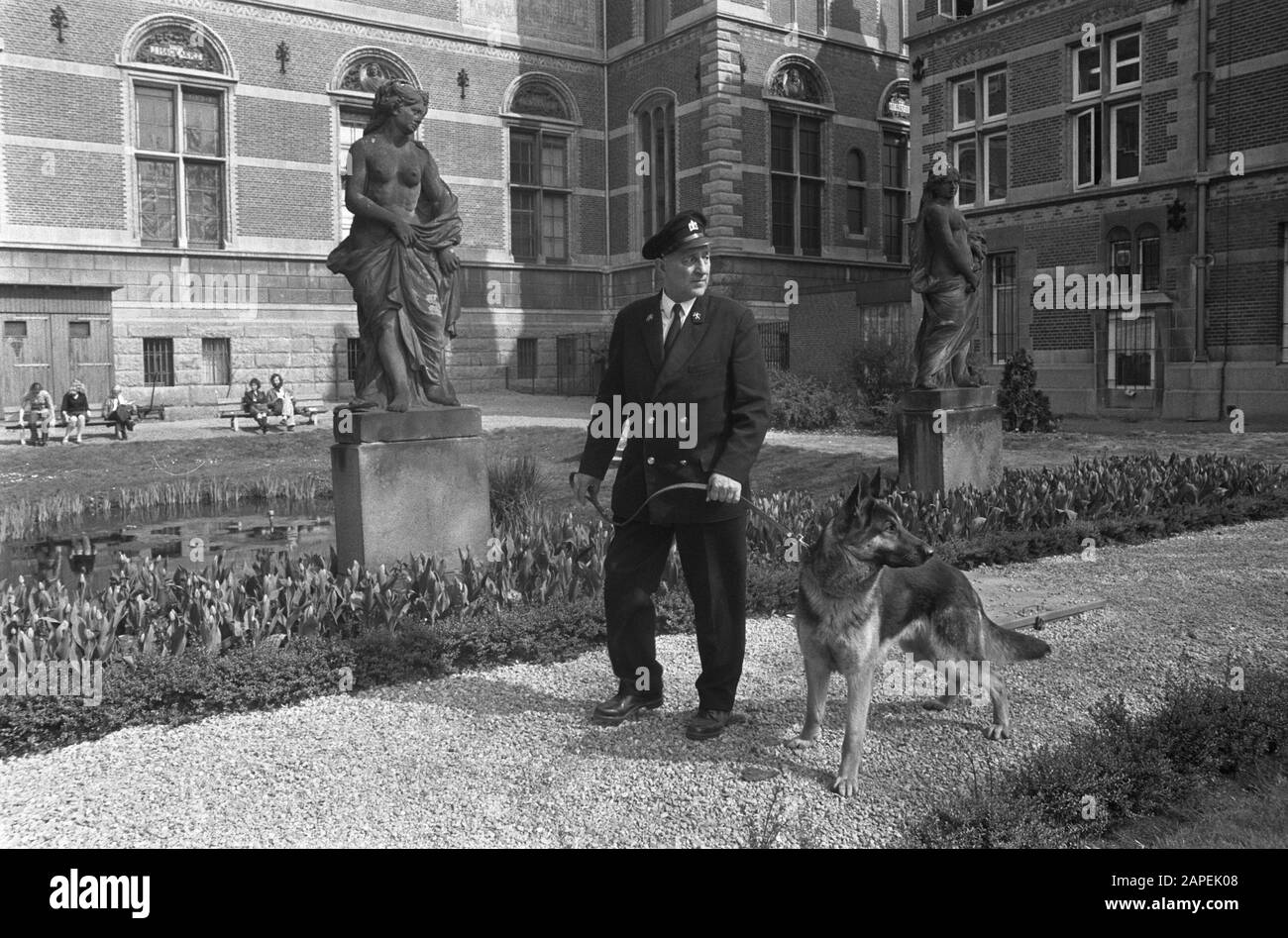 Amsterdam museum dogs Black and White Stock Photos & Images - Alamy