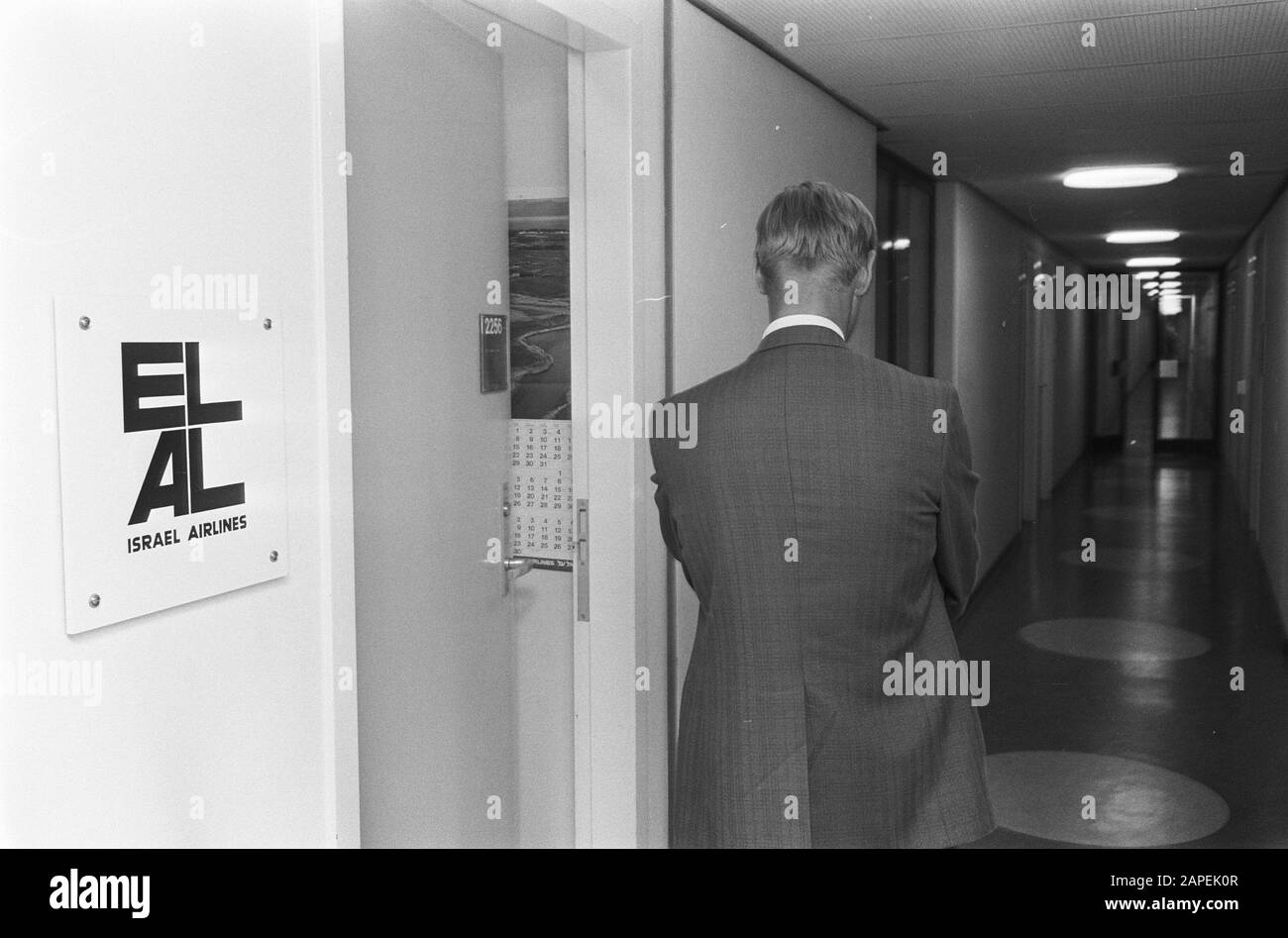 Guard at El Al plane at Schiphol: detective at El Al office, Schiphol ...