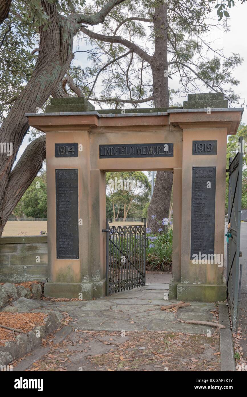 World War One memorial gates at the Soldiers Memorial Park in the ...