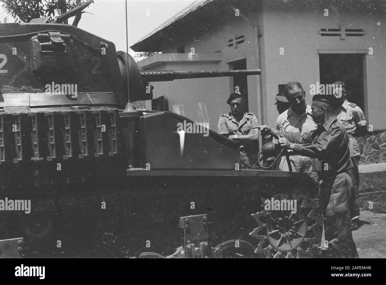 Visit of MP Jhr. M. Ruijs de Beerenbrouck to Java Description: Visit to ...