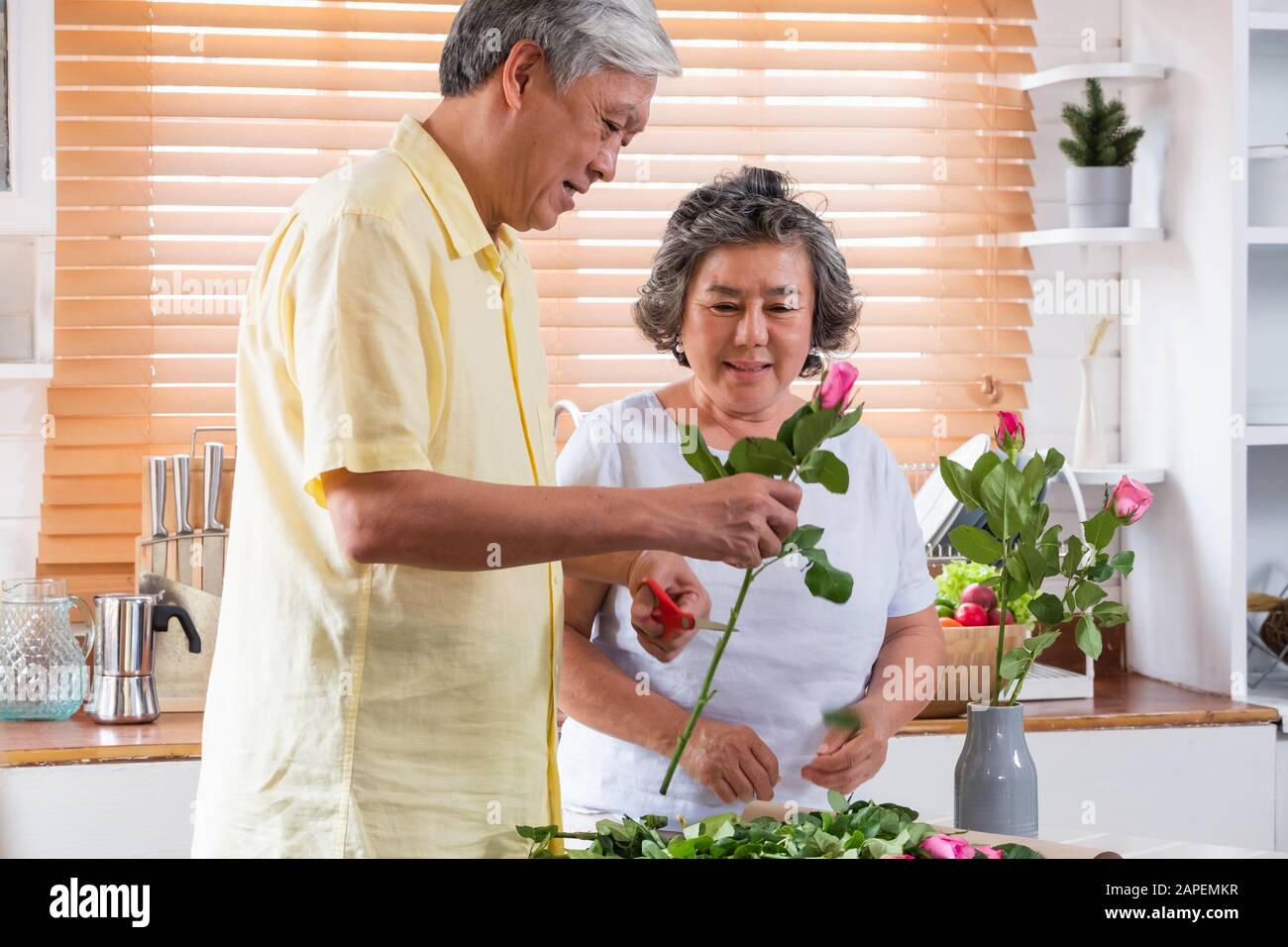 Couple flower hi-res stock photography and images - Alamy
