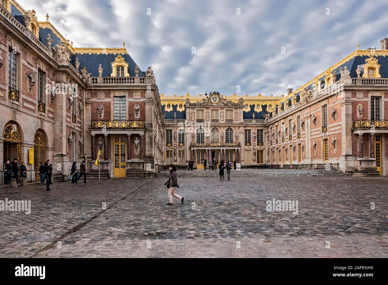 Palace versailles marble courtyard hi-res stock photography and images ...