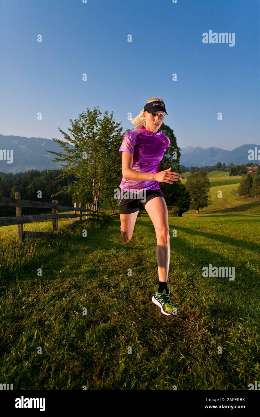 Trailrunnning hi-res stock photography and images - Alamy