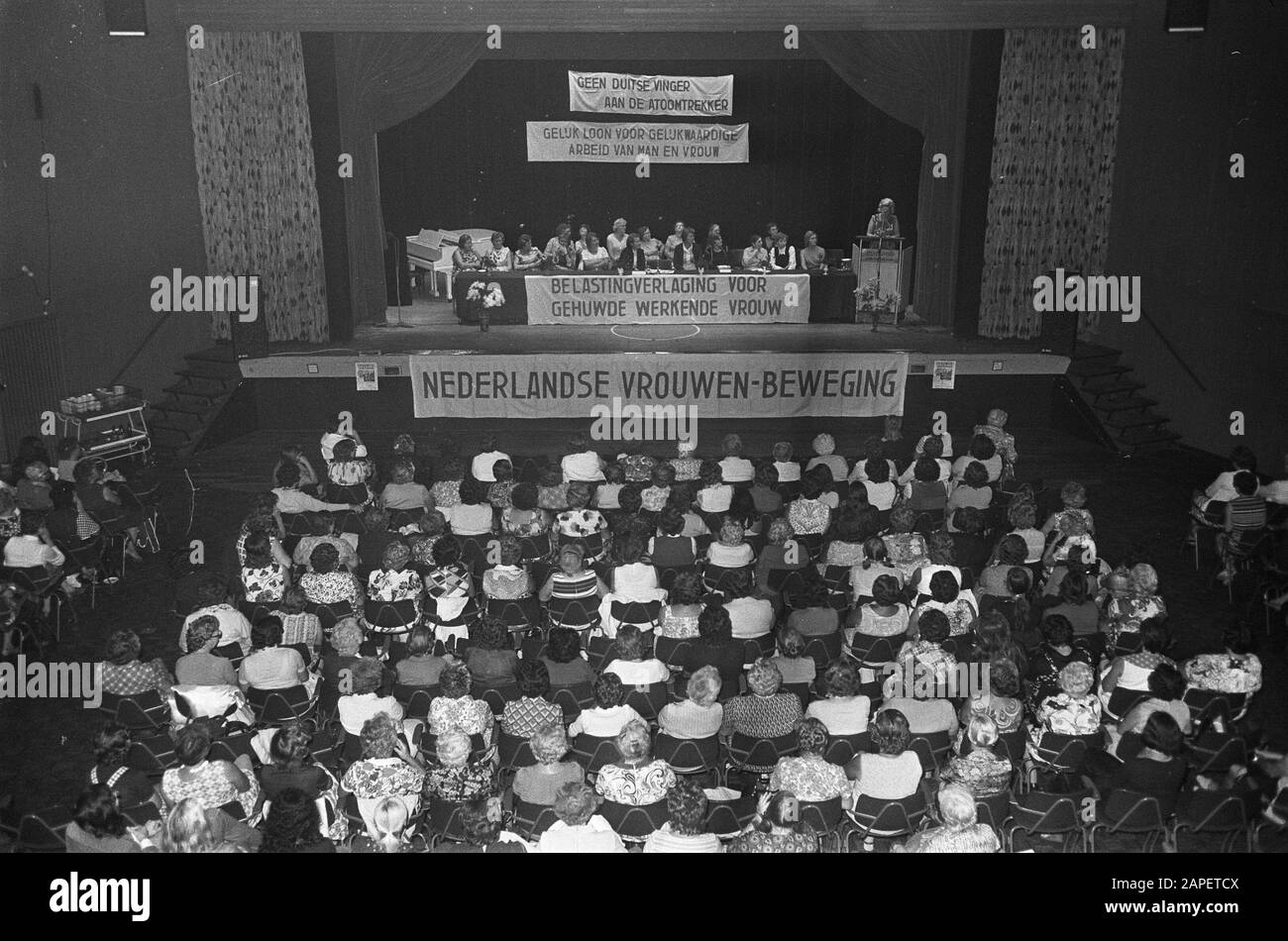 Dutch womens movement hi-res stock photography and images - Alamy