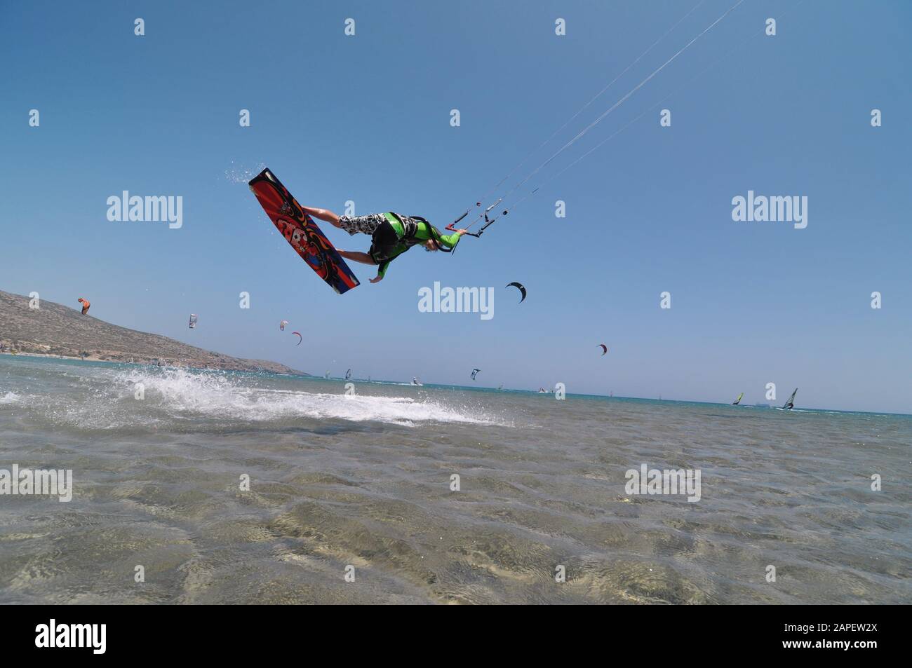 Kitesurfen im meer hi-res stock photography and images - Alamy
