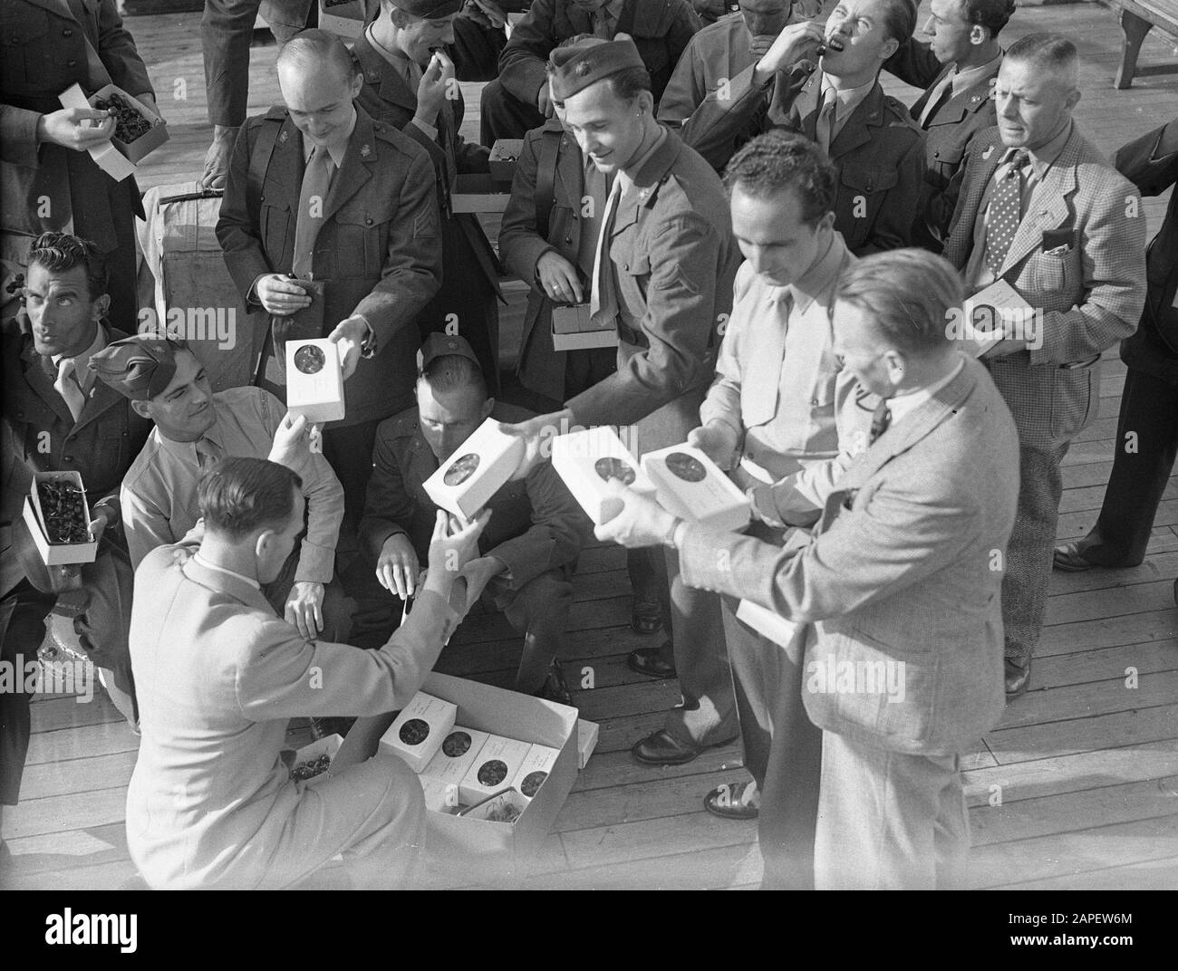 Global returnees hi-res stock photography and images - Alamy