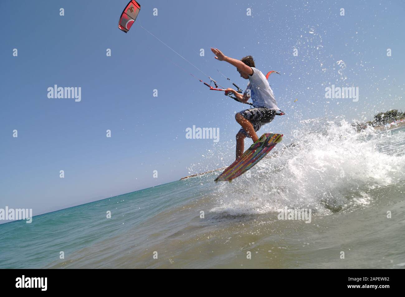 Kitesurfen im meer hi-res stock photography and images - Alamy
