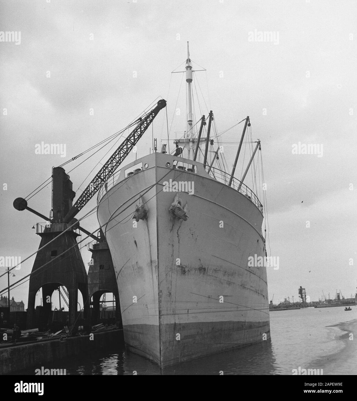 MN [Merchant Navy]/Anefo London series Description: Caption: A Dutch ...