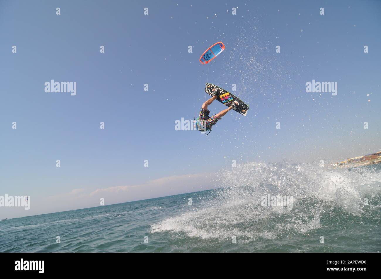 Kitesurfen im meer hi-res stock photography and images - Alamy
