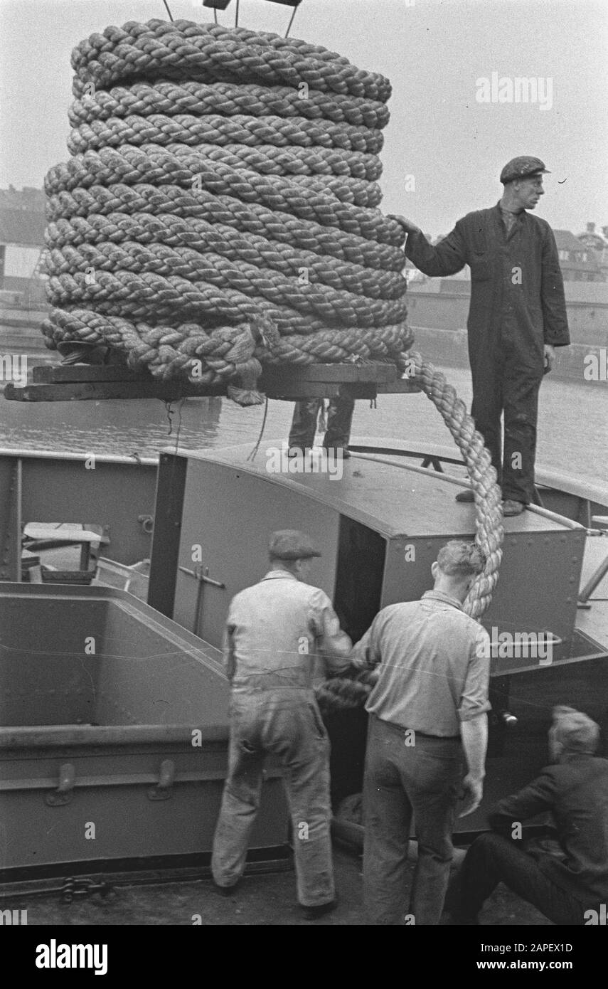 Below deck hi-res stock photography and images - Alamy