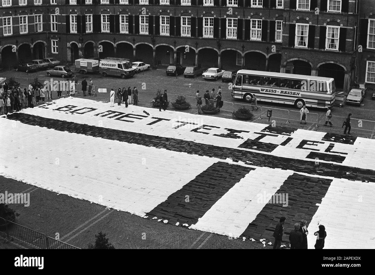 Disagreement work Black and White Stock Photos & Images - Alamy