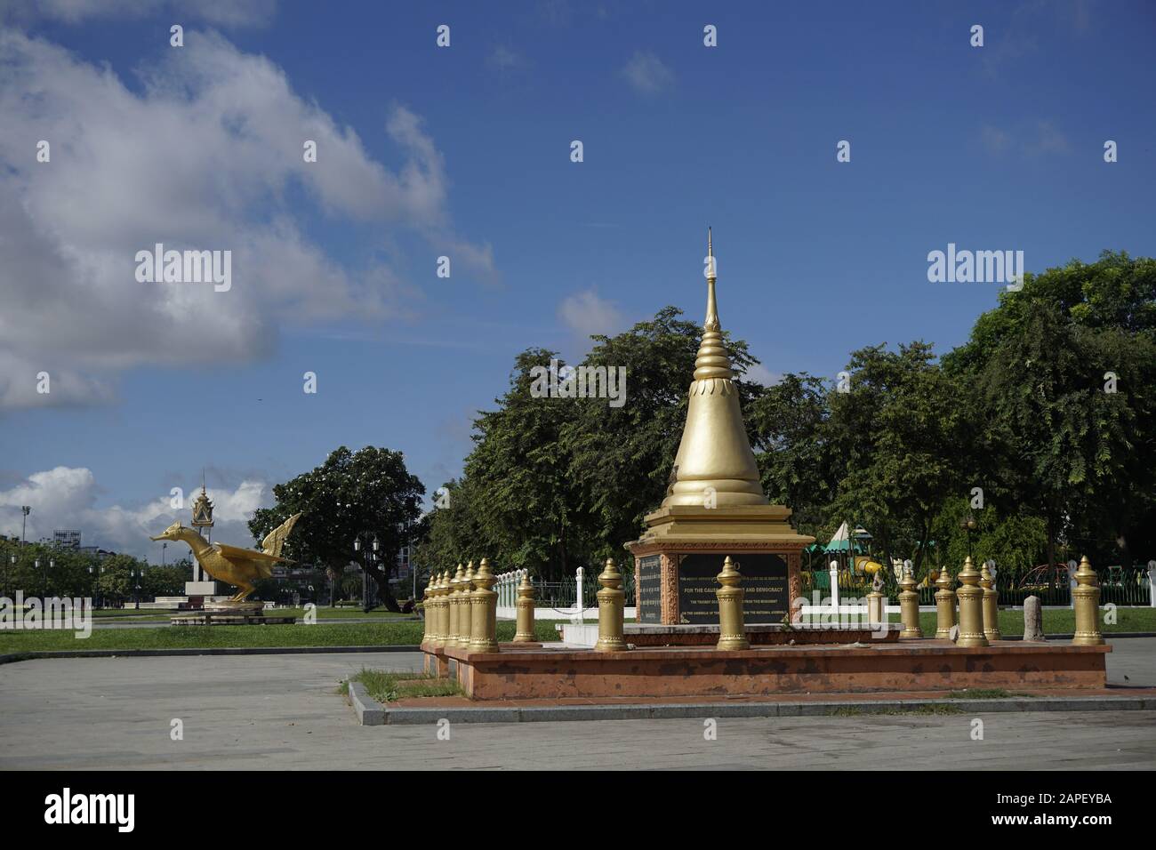 Statue in palace in phnom hi-res stock photography and images - Alamy