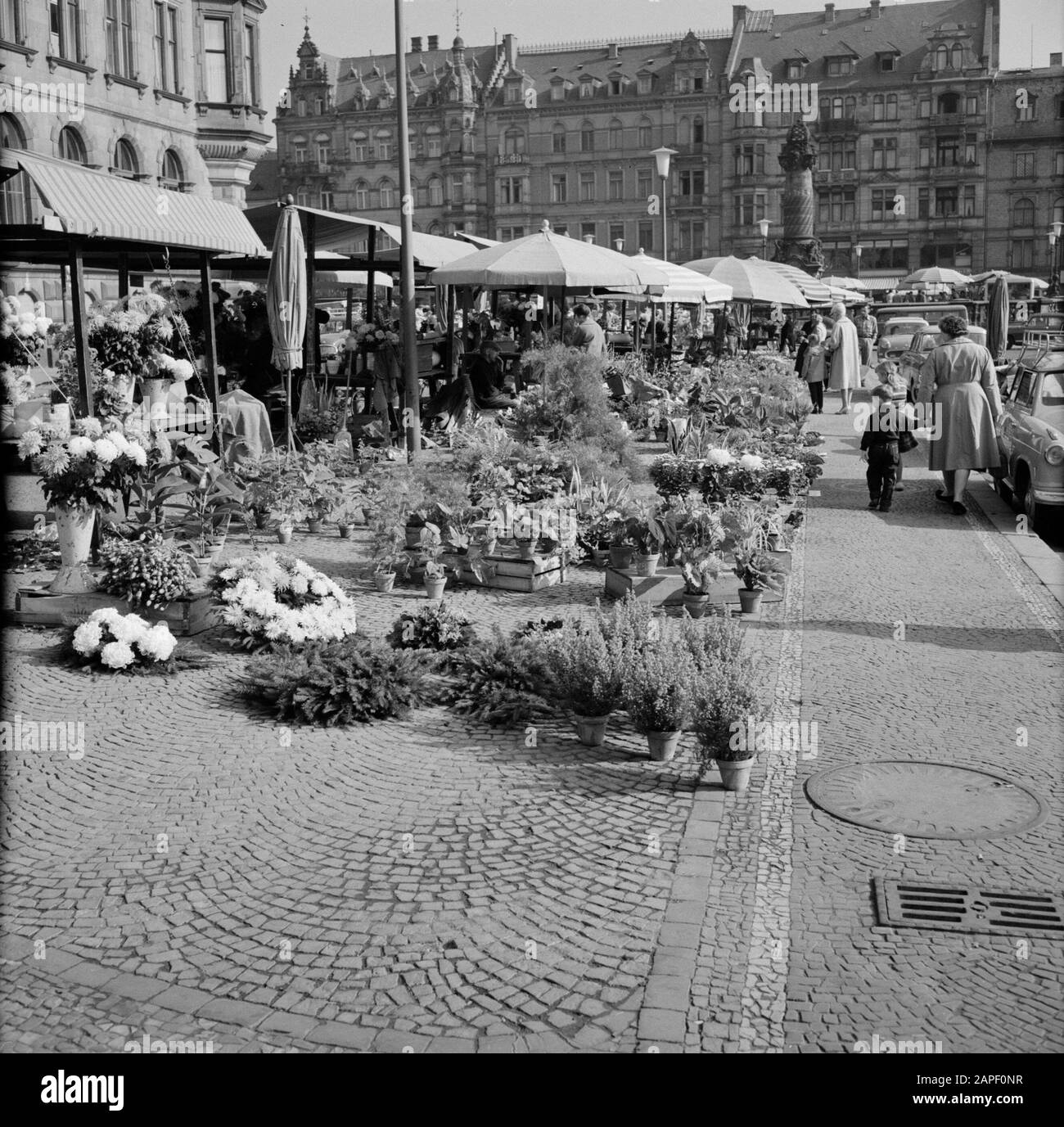 Outdoor market in west Black and White Stock Photos & Images - Alamy