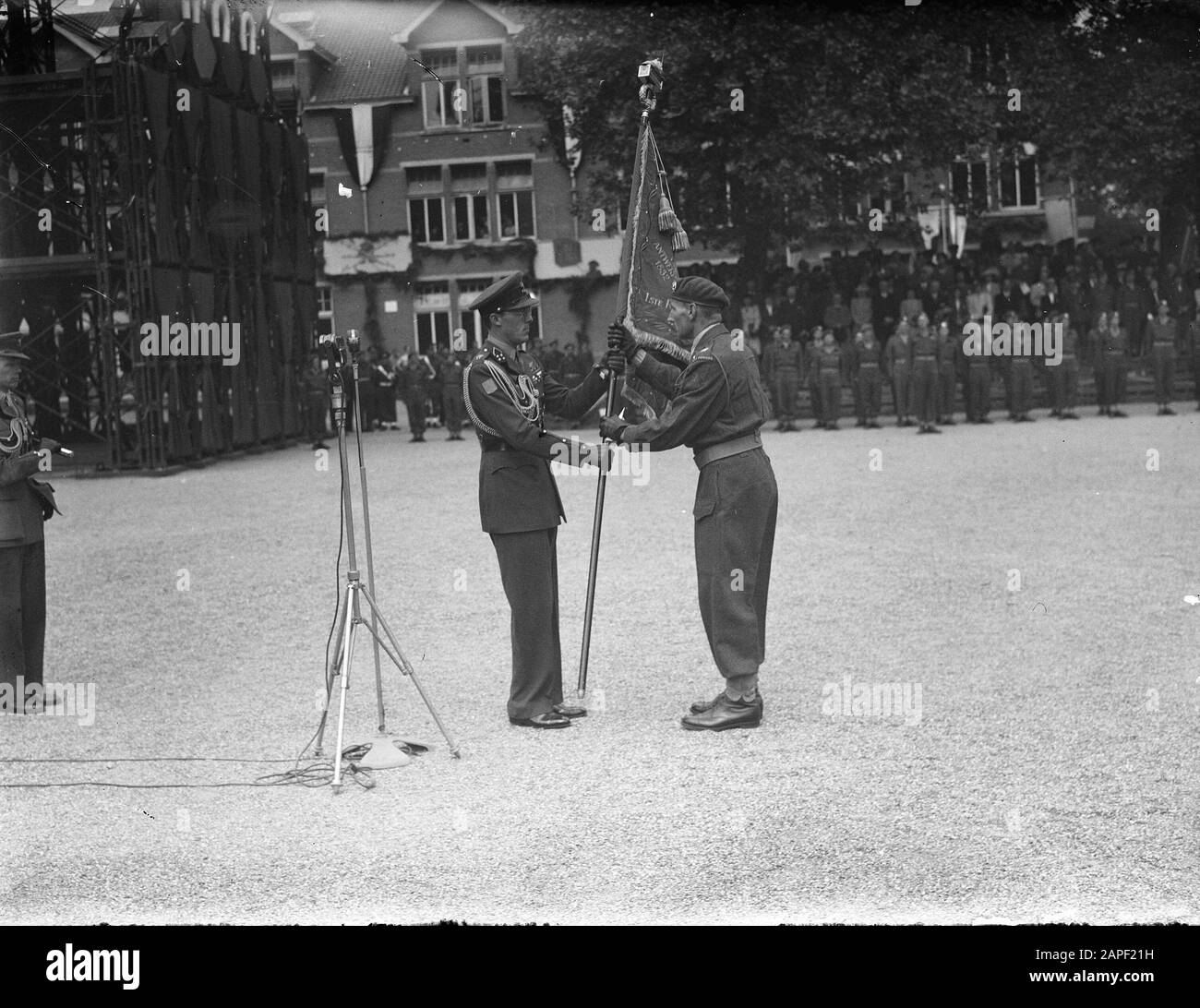 Officers and soldiers Black and White Stock Photos & Images - Alamy