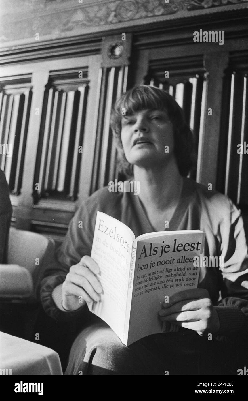 Book week 75 hi-res stock photography and images - Alamy