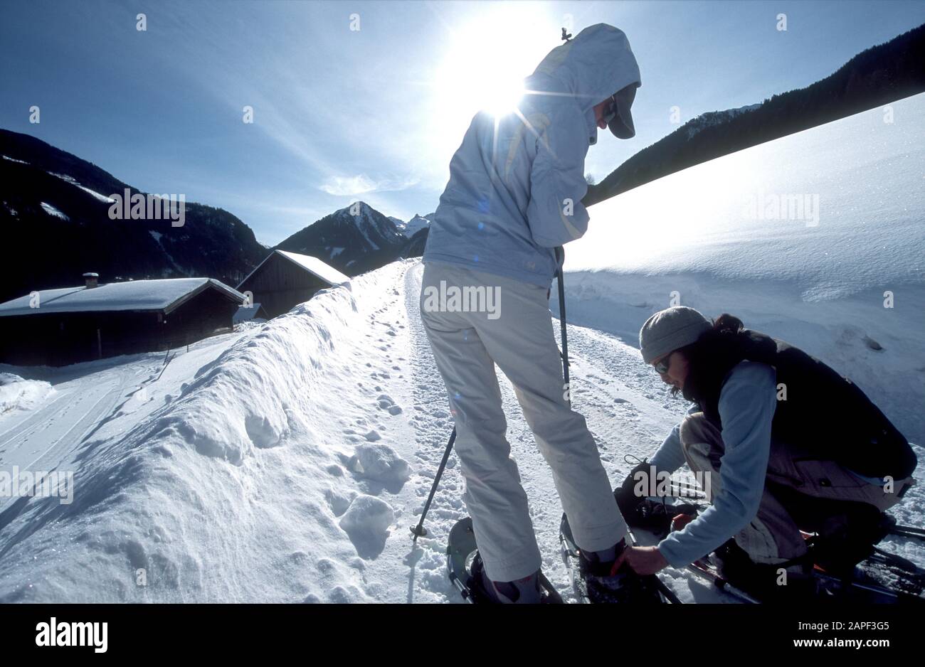 Junge Frau, Winterspaß in den Österreichischen Alpen - Young Woman ...