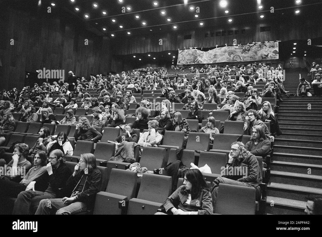 Federation of Conscripts holds anti-NATO congress in Utrecht; overview ...