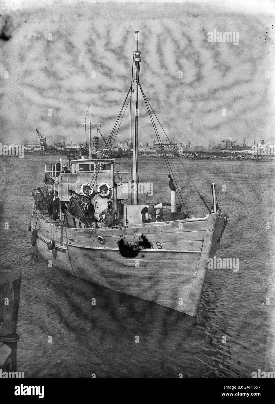Visit Belgian sea cadets to the Netherlands Annotation: The ship bears ...