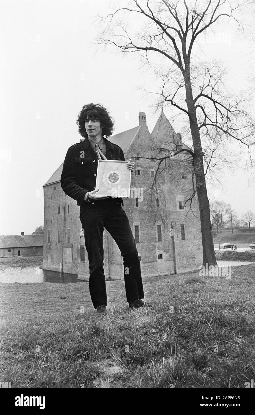 Boudewijn de Groot got gold plate for song Land van Maas en Waal, here ...