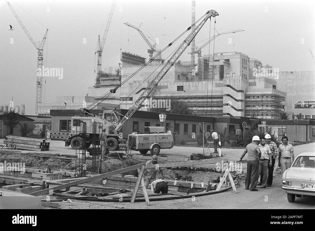 Construction wall around Kalkar nuclear power plant Date: September 1 ...