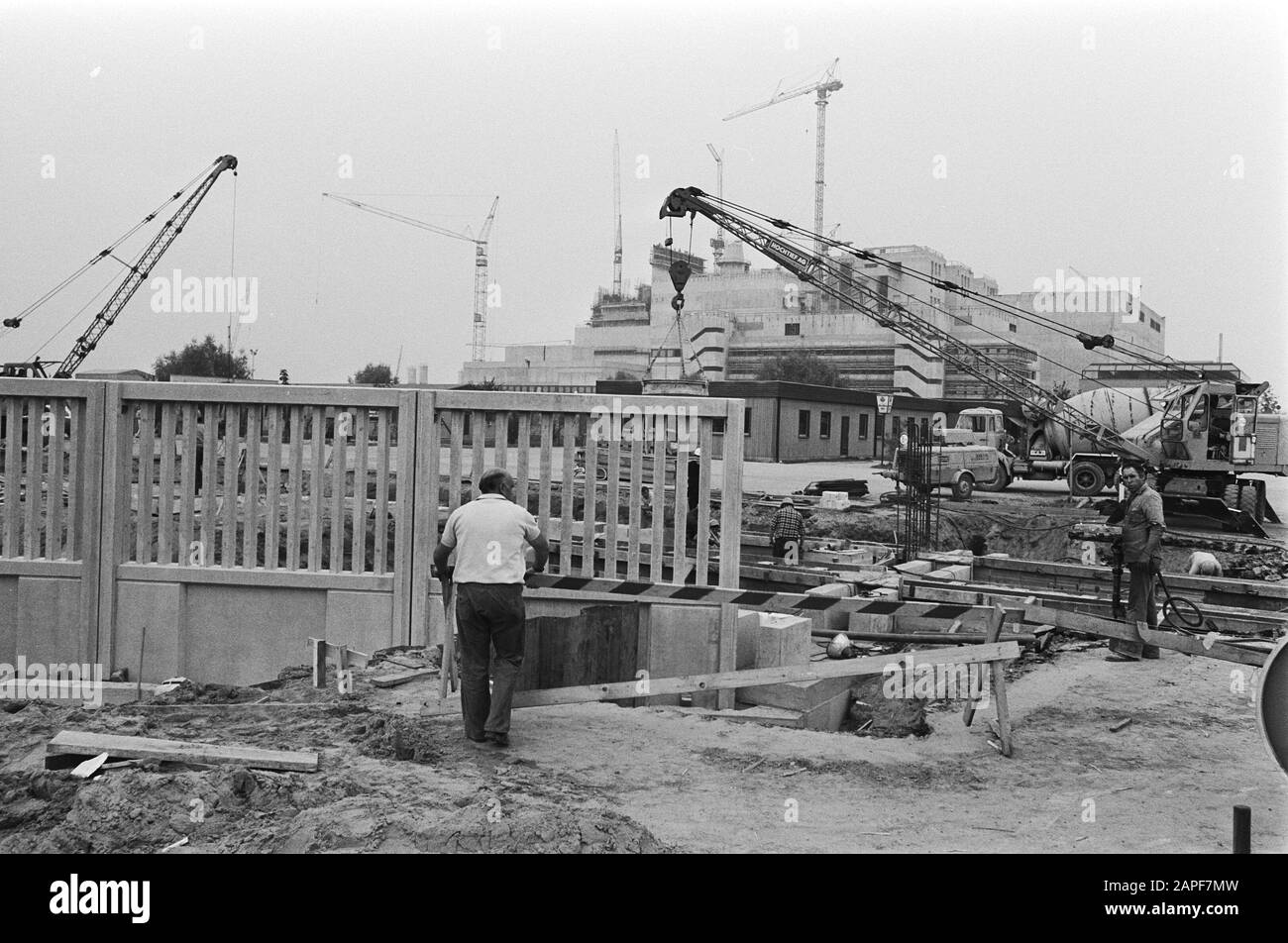 Construction wall around Kalkar nuclear power plant Date: September 1 ...