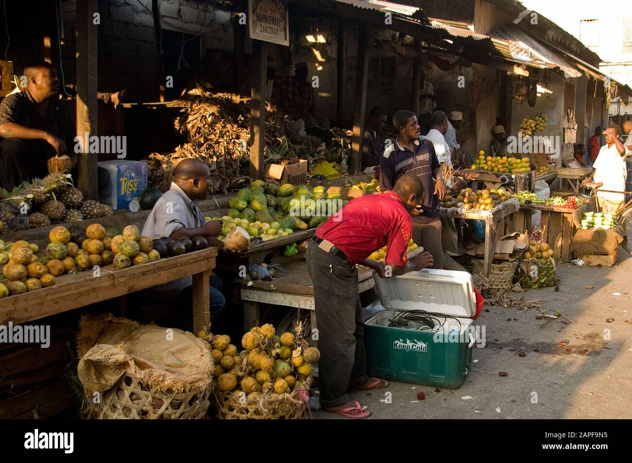 Zanzibar Tanzania 14/08/2010: Zanzibar City market Stock Photo - Alamy
