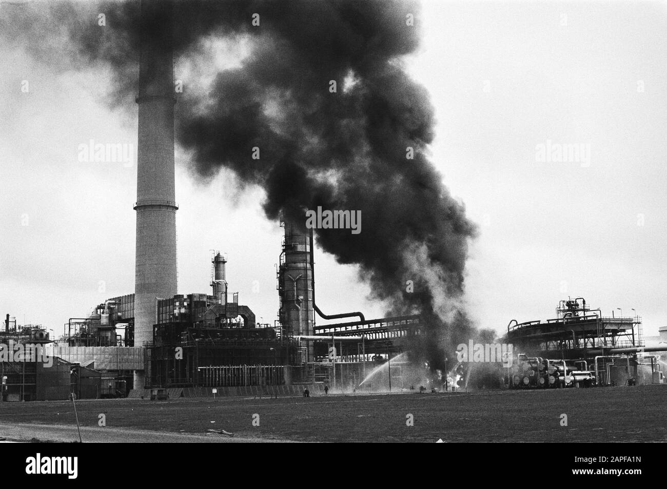 Mobil oil refinery Black and White Stock Photos & Images - Alamy