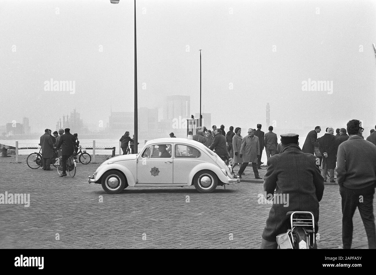 Fire at Shell in Botlek Area Date: 20 January 1968 Institution name ...