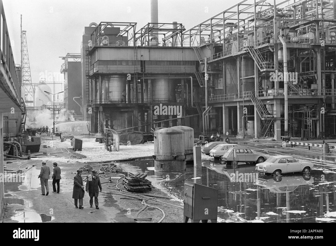 Fire at Shell in Pernis; overview of extinguishing work Date: October ...