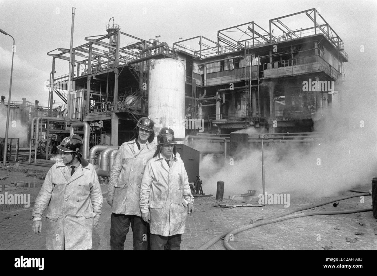 Fire at Shell in Pernis; overview of extinguishing work Date: October ...