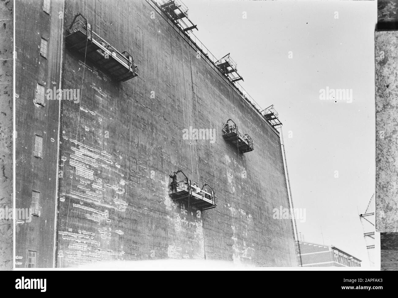 6.5x9 Hanging dock Date: undated Keywords: hangscaffolding Stock Photo ...