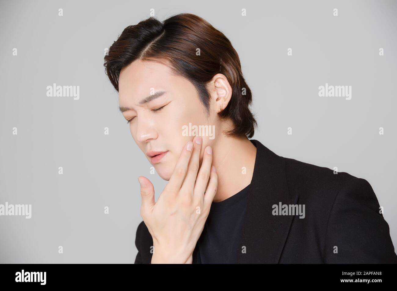 Person pain profile studio hi-res stock photography and images - Alamy