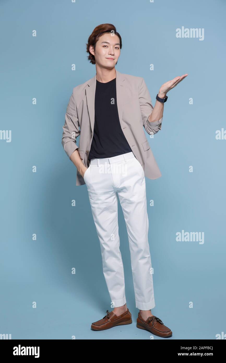 Close-up portrait of attractive young asian man, single man's lifestyle ...