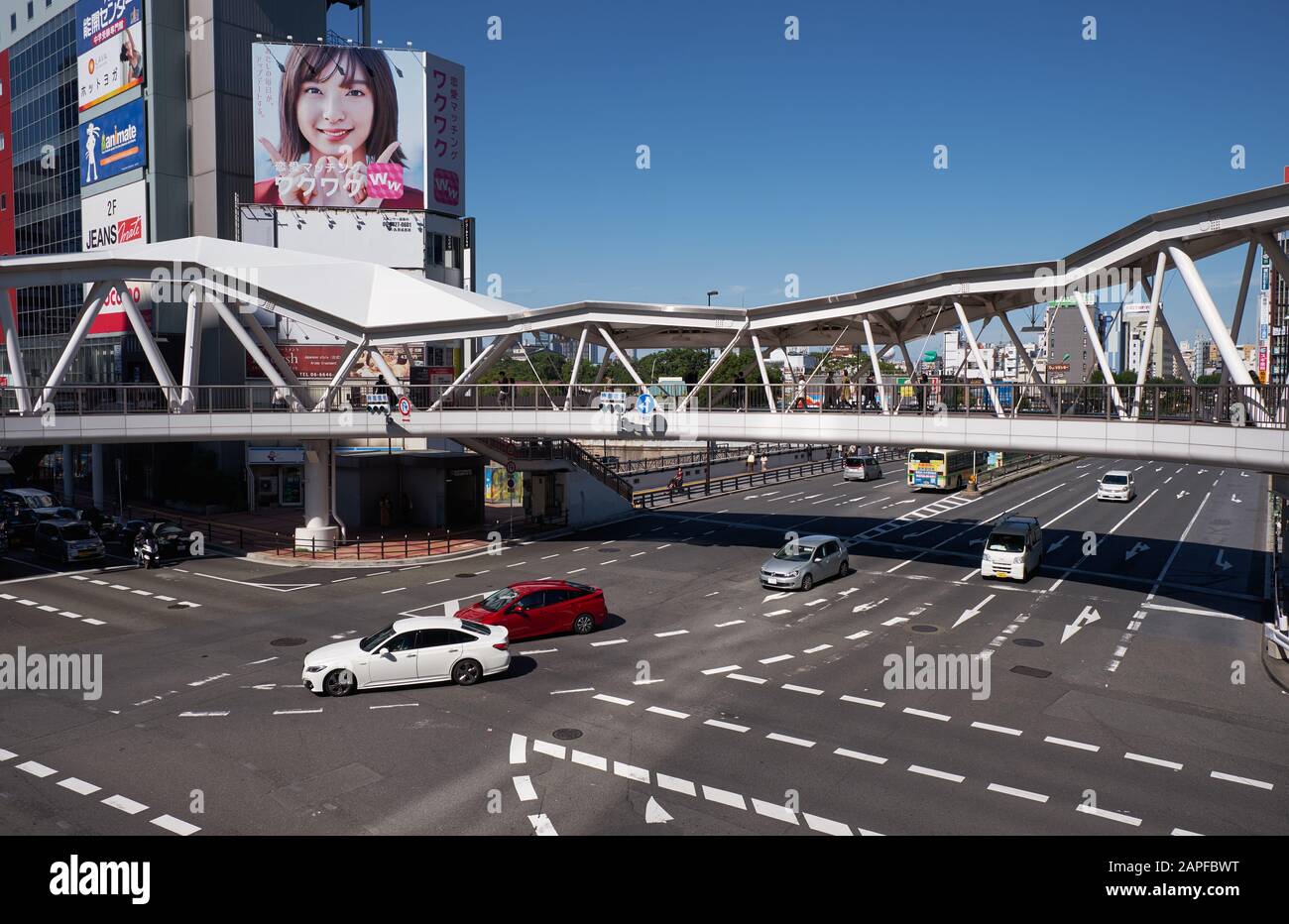 Pedestrian bridge over highway hi-res stock photography and images - Alamy
