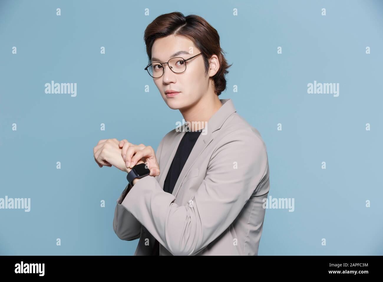 Close-up portrait of attractive young asian man, single man's lifestyle ...