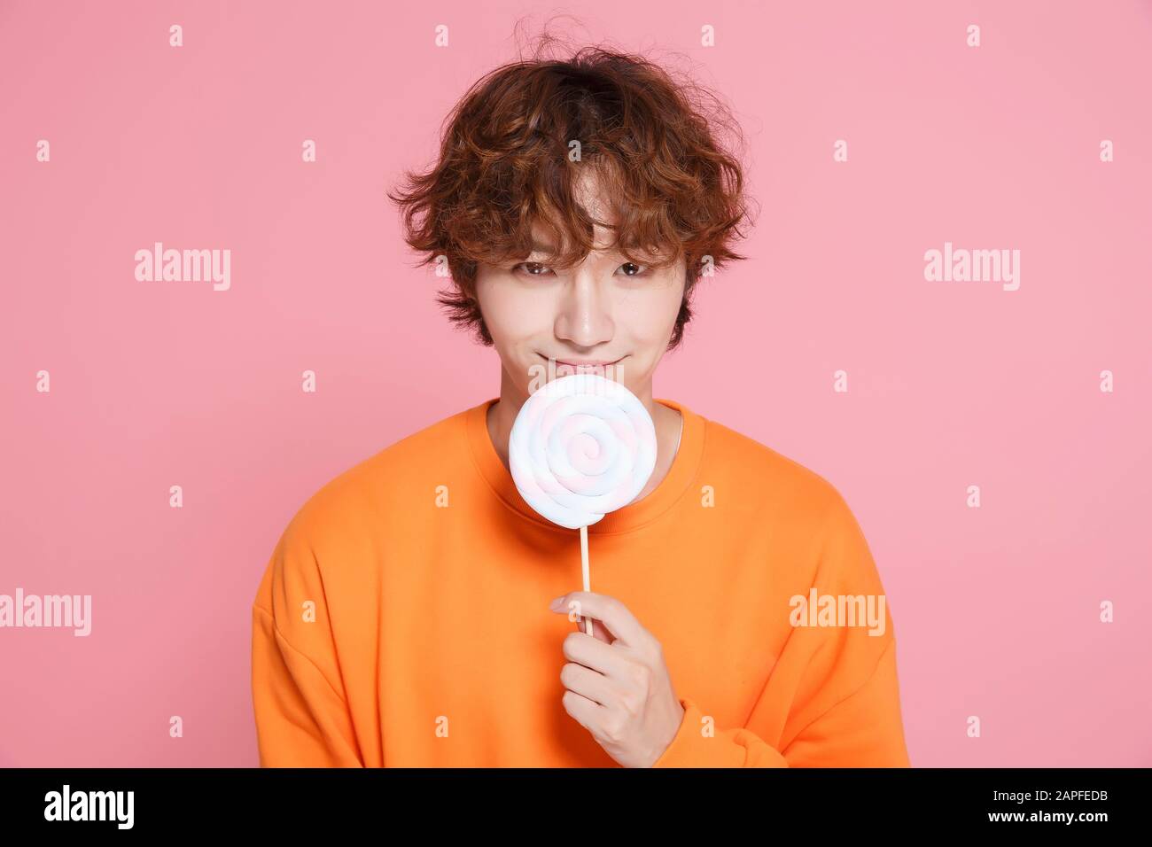 Close-up portrait of attractive young asian man, single man's lifestyle ...