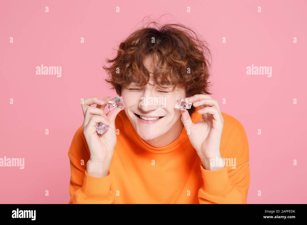 Close-up portrait of attractive young asian man, single man's lifestyle ...