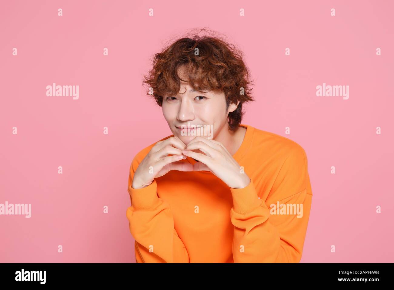 Korean heart hand people hi-res stock photography and images - Alamy