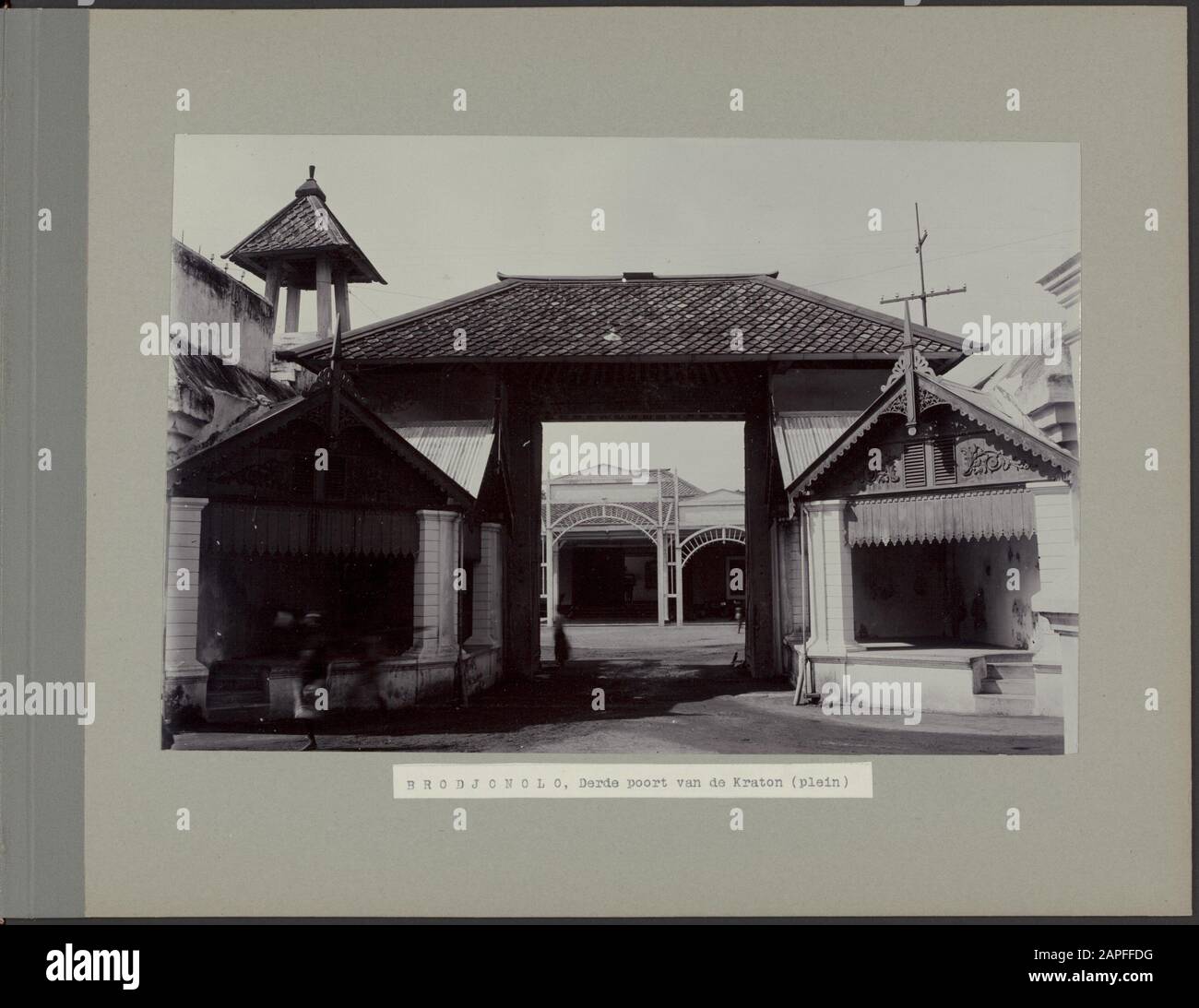 Photo album: Surakarta at the time of Soesuhoenan Pakubuwono X ...