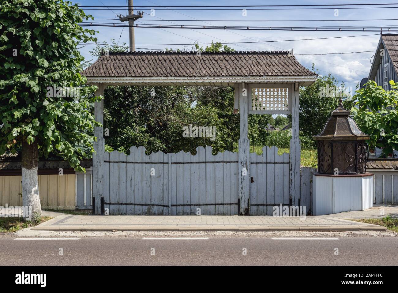 Fence roof production hi-res stock photography and images - Alamy