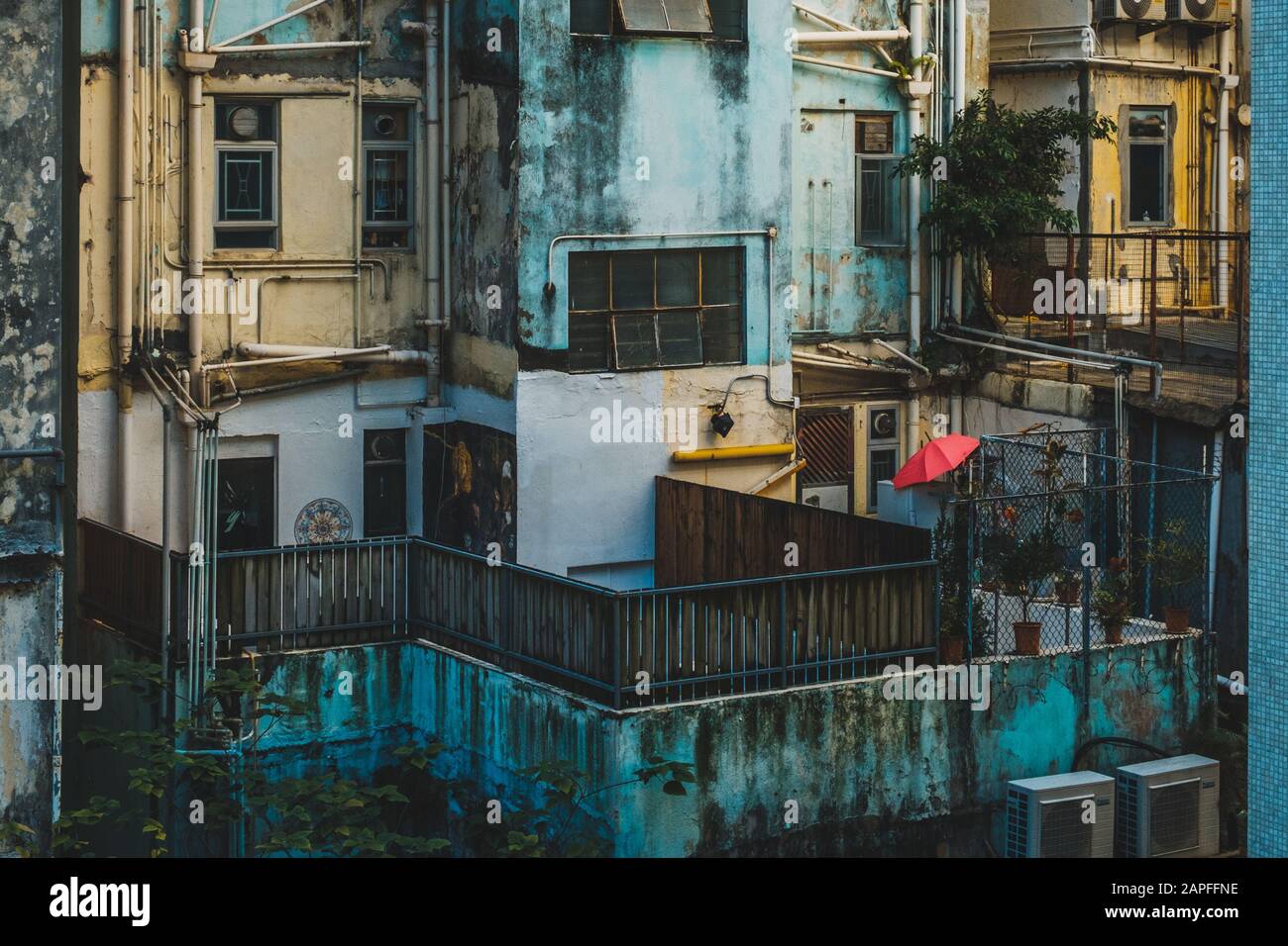 Court slums hi-res stock photography and images - Alamy