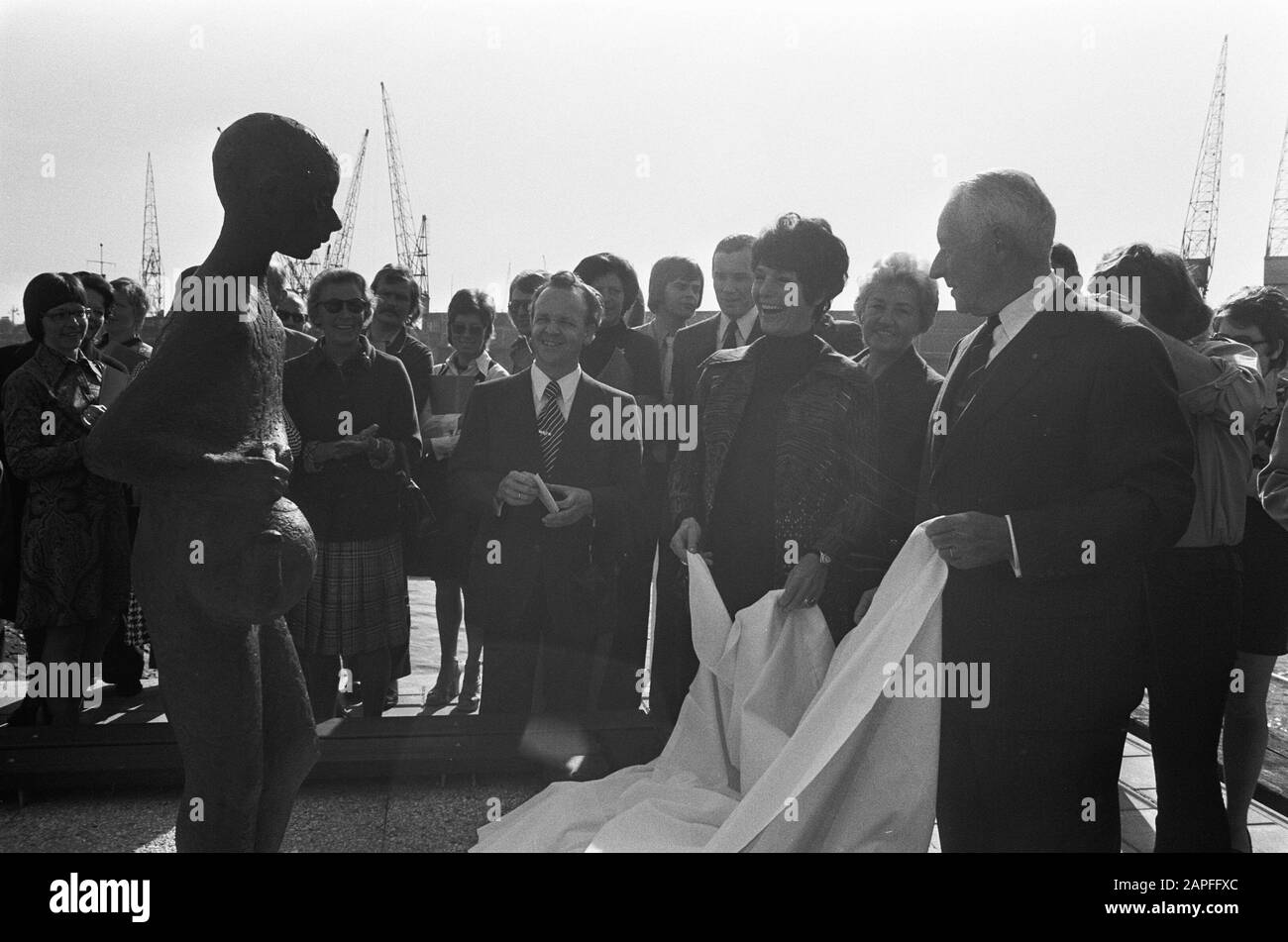 Commemorative bronze sculpture in Black and White Stock Photos & Images ...