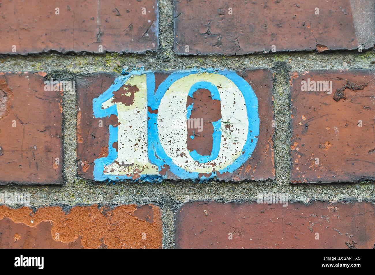 A house number plaque, showing the number ten (10 Stock Photo - Alamy