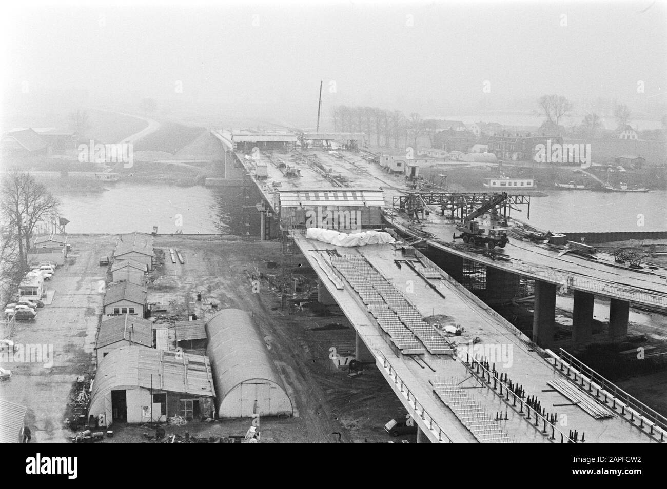 Construction of the Roermondspleinbrug in Arnhem Description: bridges ...